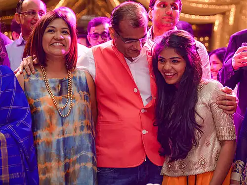 25th anniversary bash: Edelweiss's Rashesh Shah surprises wife Vidya ...