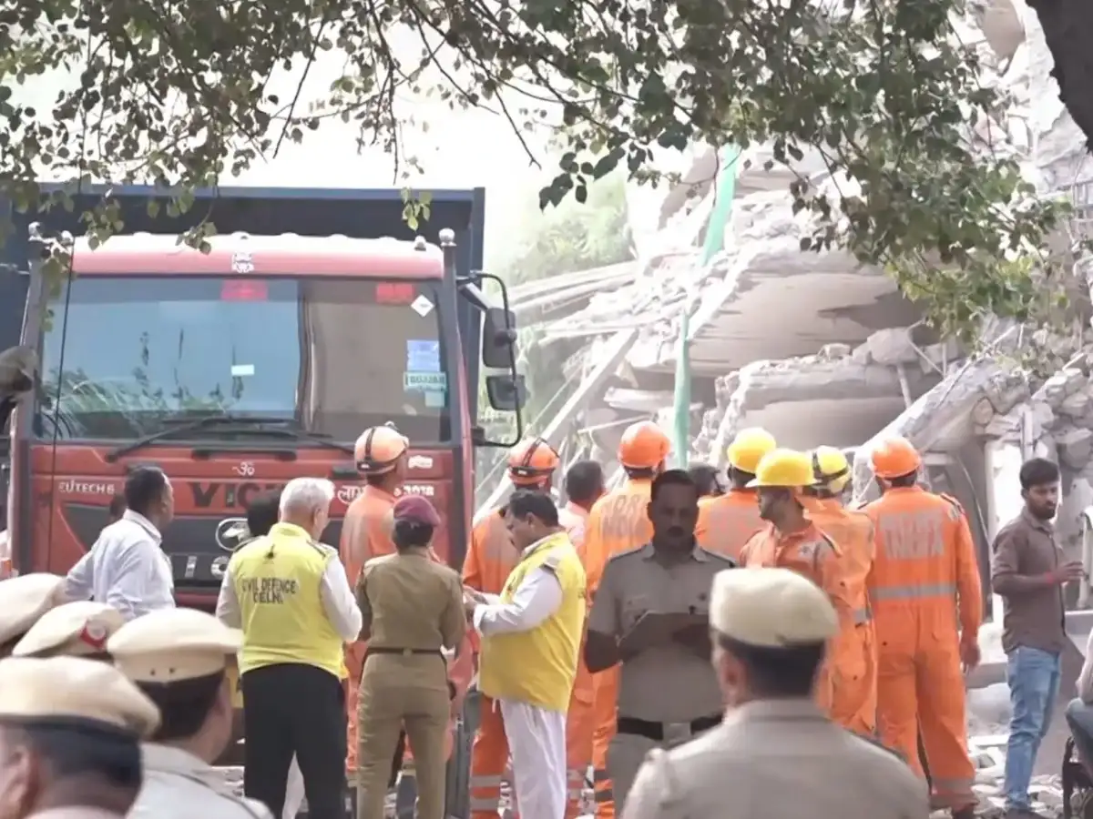 Saket building collapse: Two MCD engineers suspended