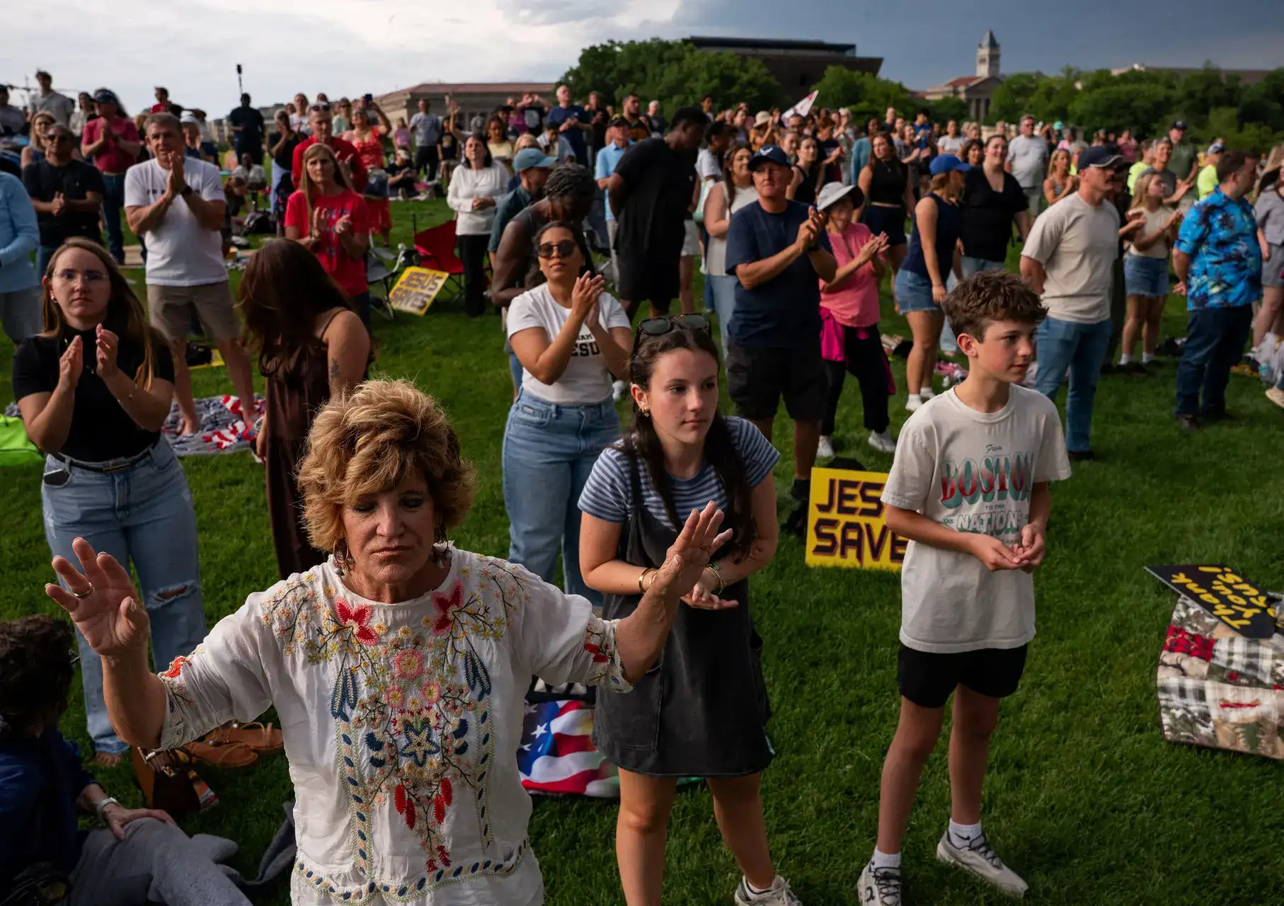 US services activity heats up in May, beating…