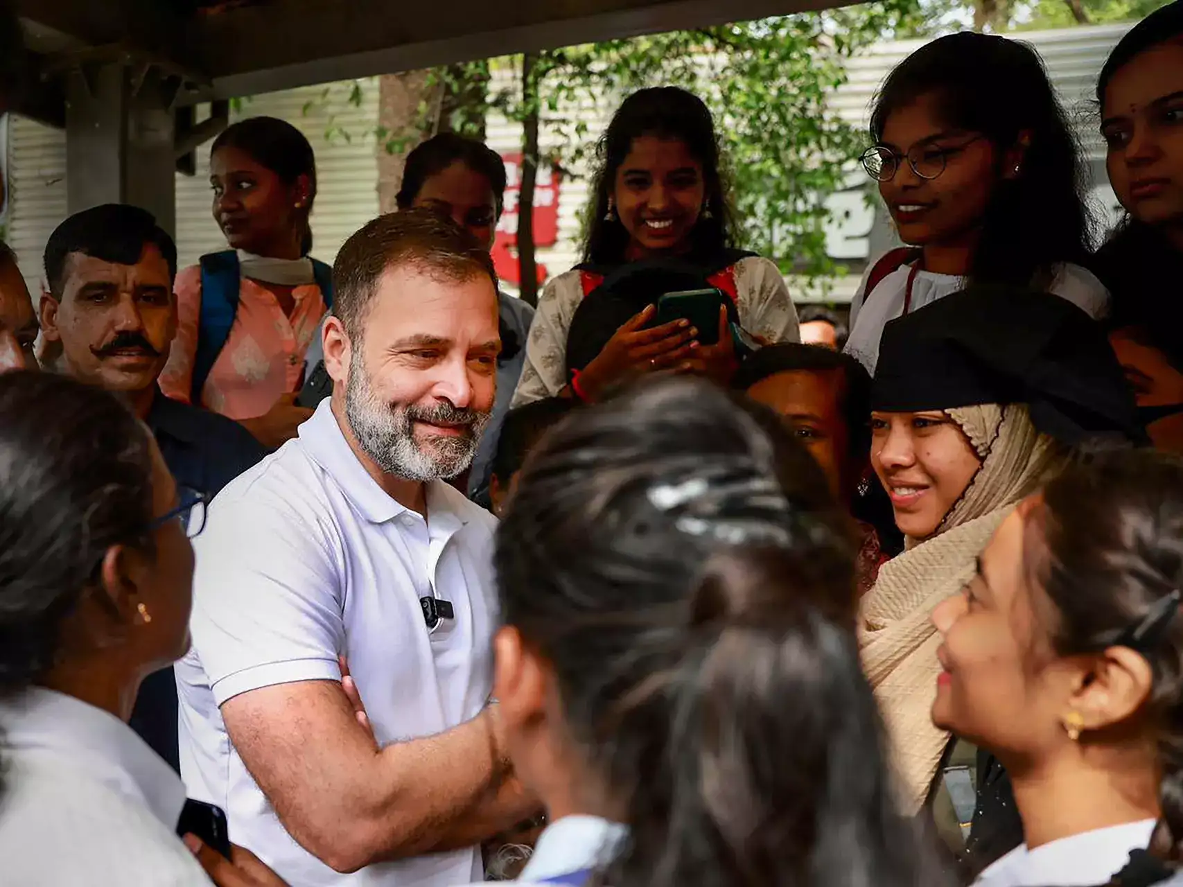 rahul gandhi: Karnataka Elections: Rahul Gandhi takes a bus ride in ...