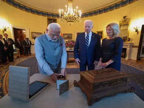 pm modi gifts: PM Narendra Modi gifts sandalwood box with 10 mini presents, 24-carat gold coin ...