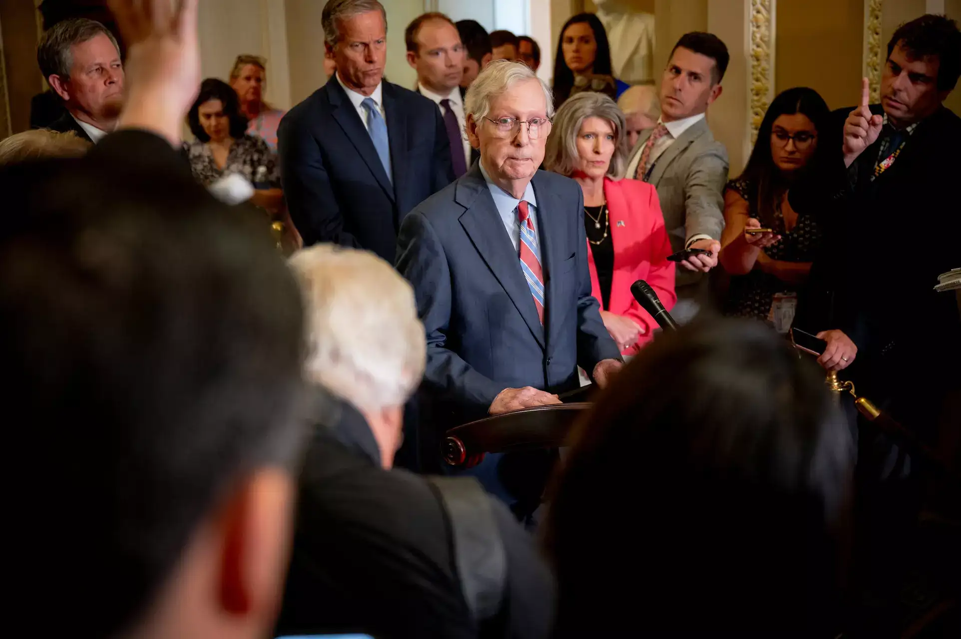 mitch mcconnell: Mitch McConnell freezes during press conference ...