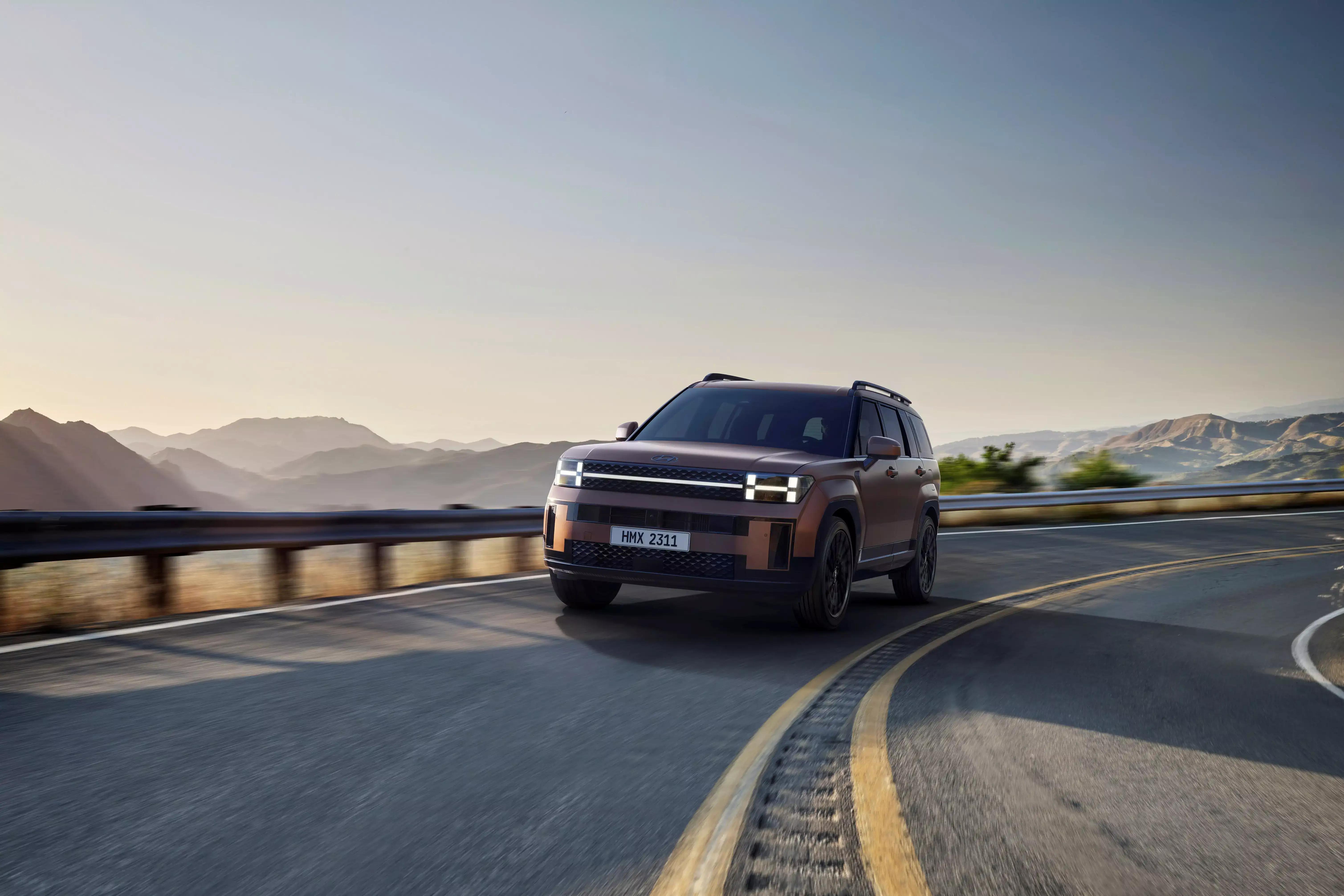 Hyundai Santa Fe: Hyundai unveils fifth-generation Santa Fe in grand ...