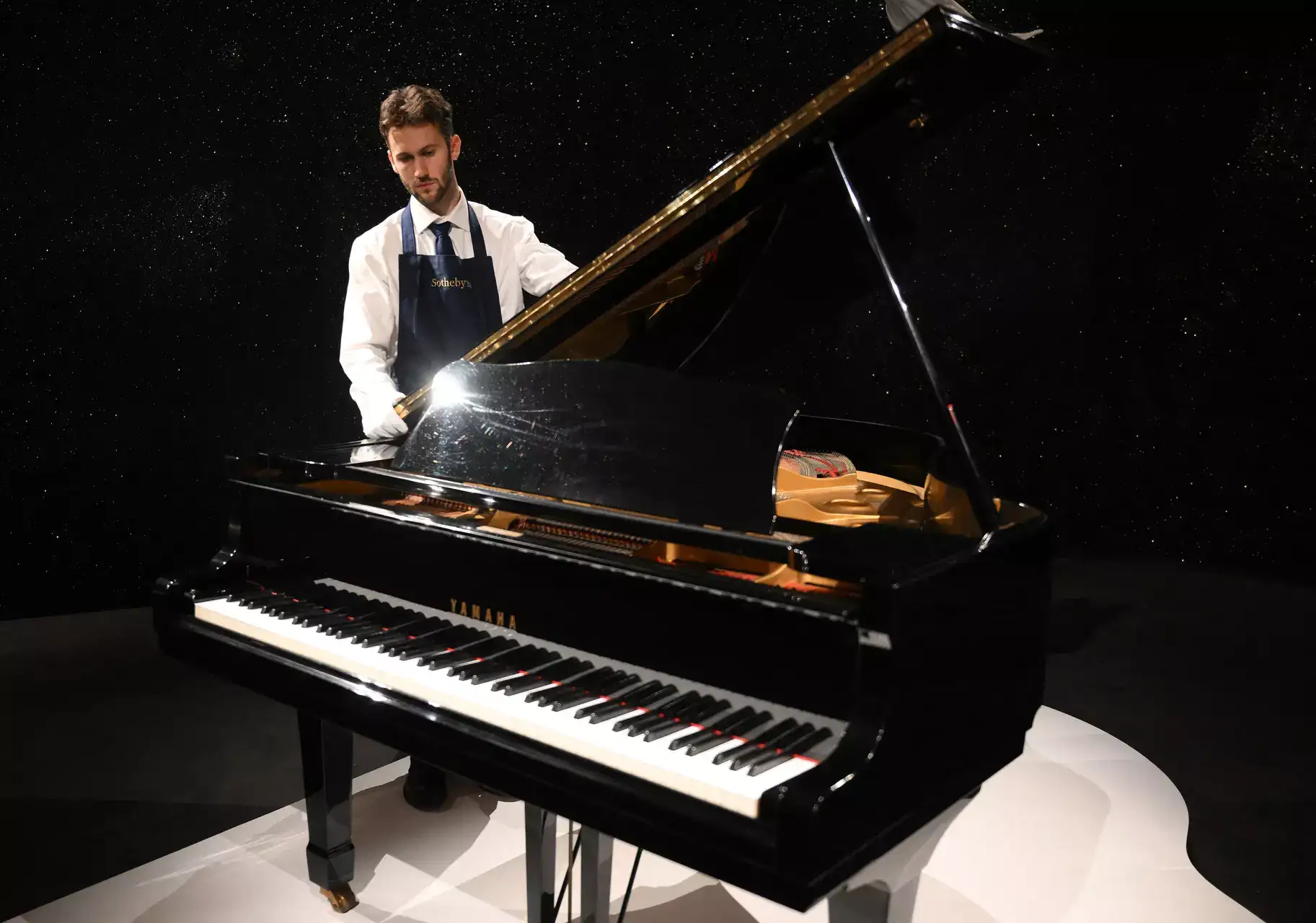 Prized piano, 'Bohemian Rhapsody' draft & crown: 5 of Freddie Mercury's ...