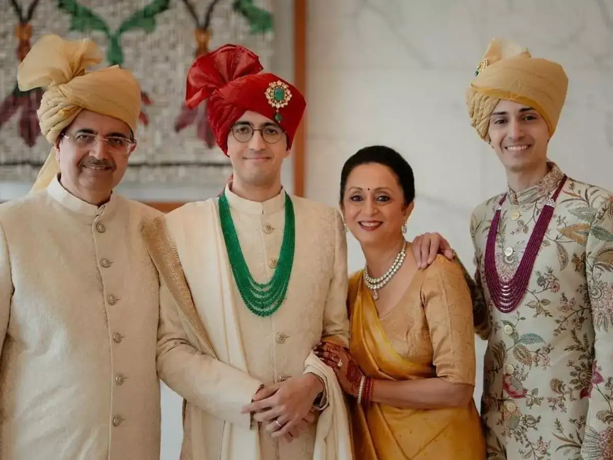 Jay Kotak shares first pic with better half Aditi Arya; Harsh Goenka ...