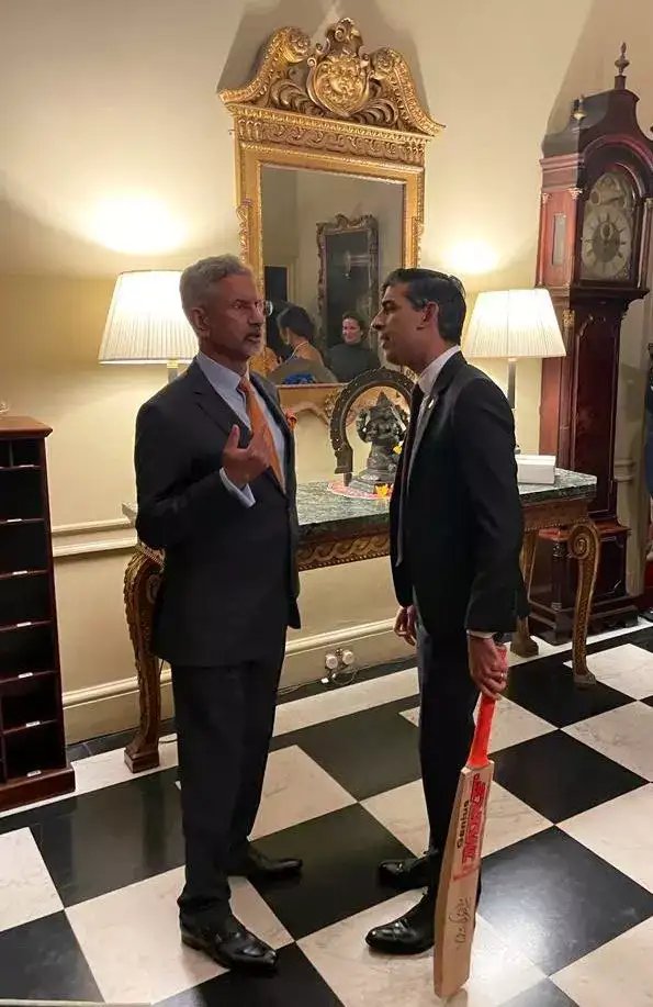 jaishankar: Jaishankar gifts Lord Ganesha, Virat Kohli's bat to UK PM ...