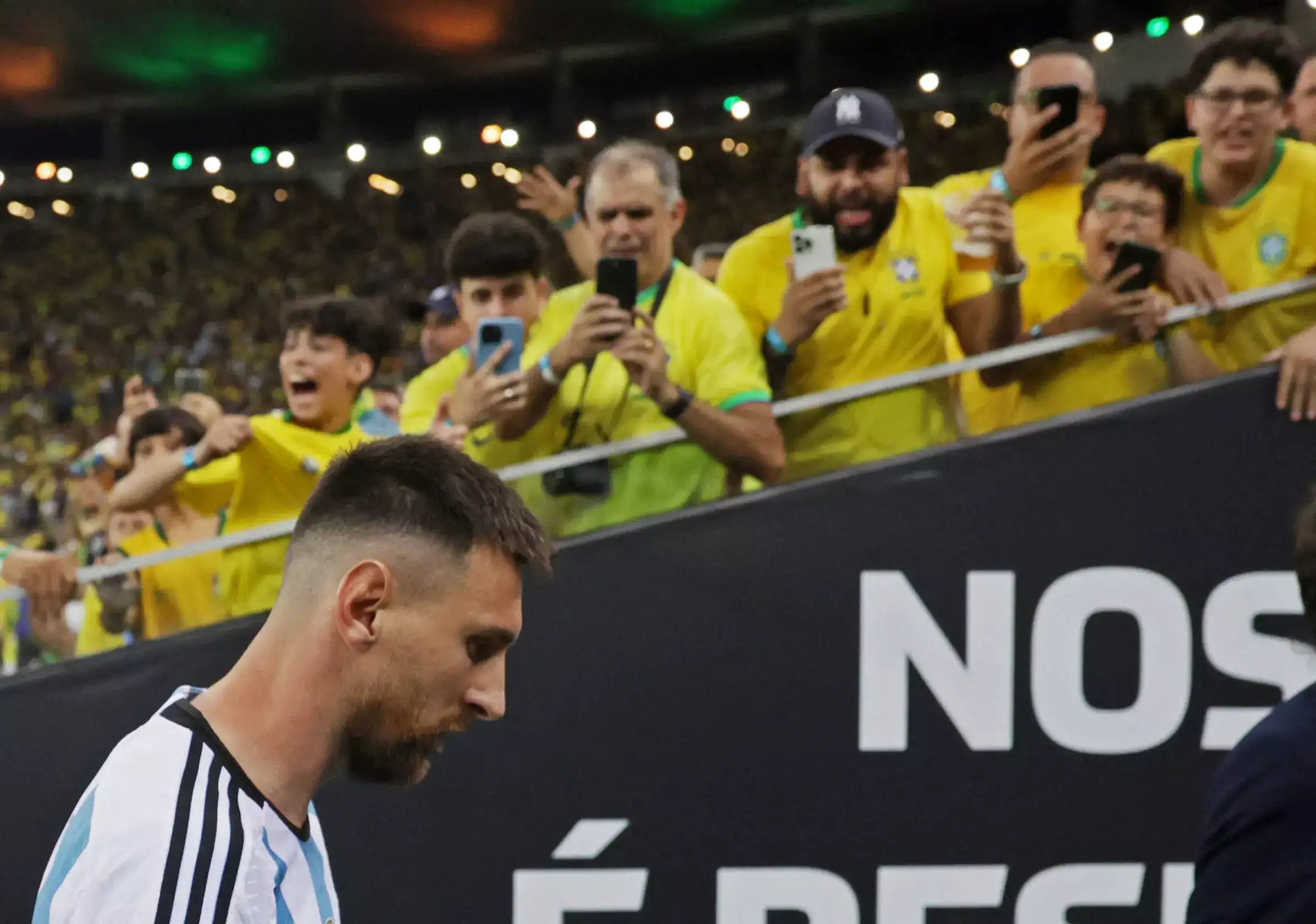 argentina: 'We are not playing, we are leaving.' Lionel Messi walks off ...
