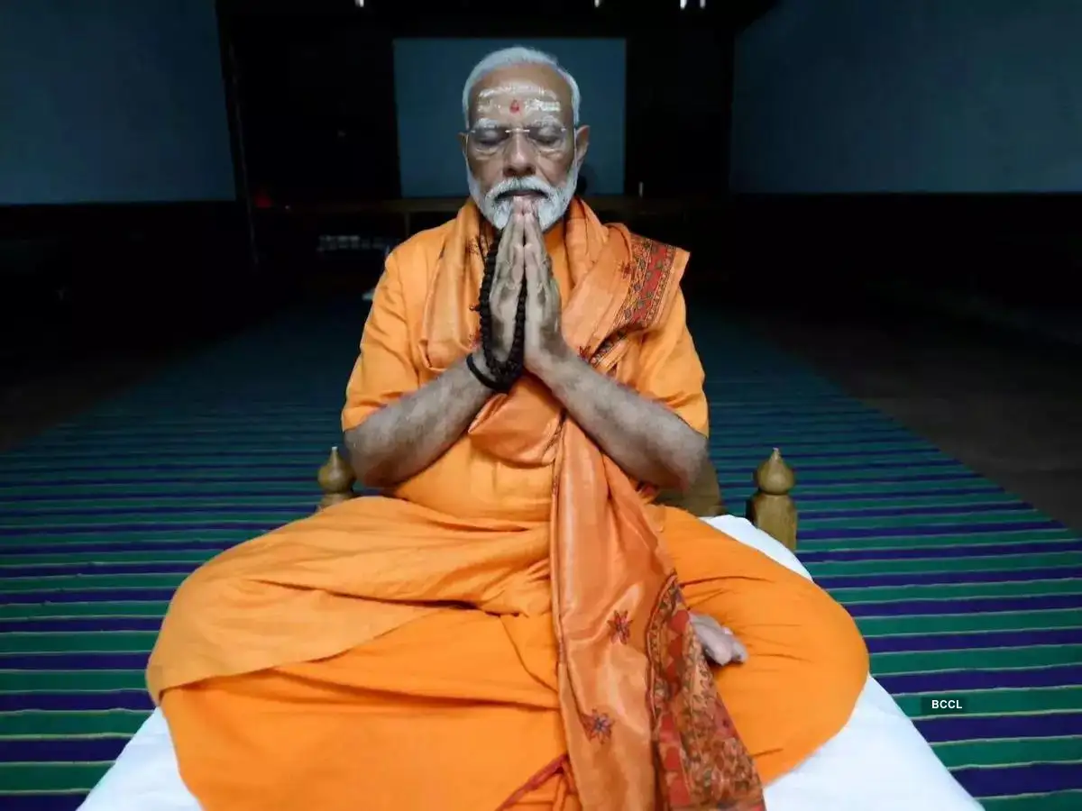 In Pictures: PM Modi performs 'Surya Arghya' at Vivekananda Rock ...
