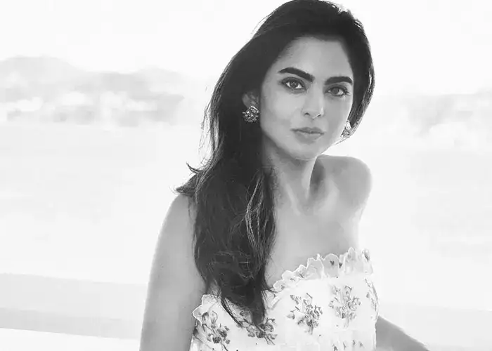 Isha Ambani's show-stopping fashion voyage at Anant Ambani and Radhika ...