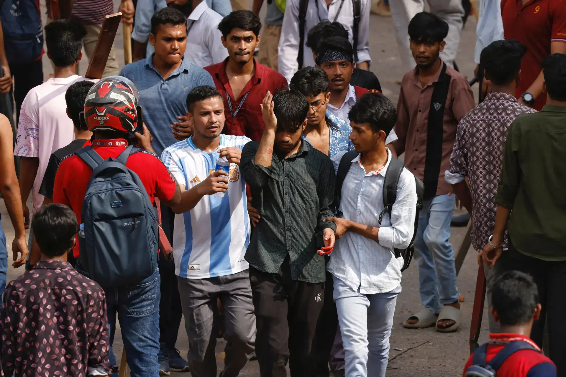 Bangladesh quota row: Student killed amid violent anti-quota protests ...