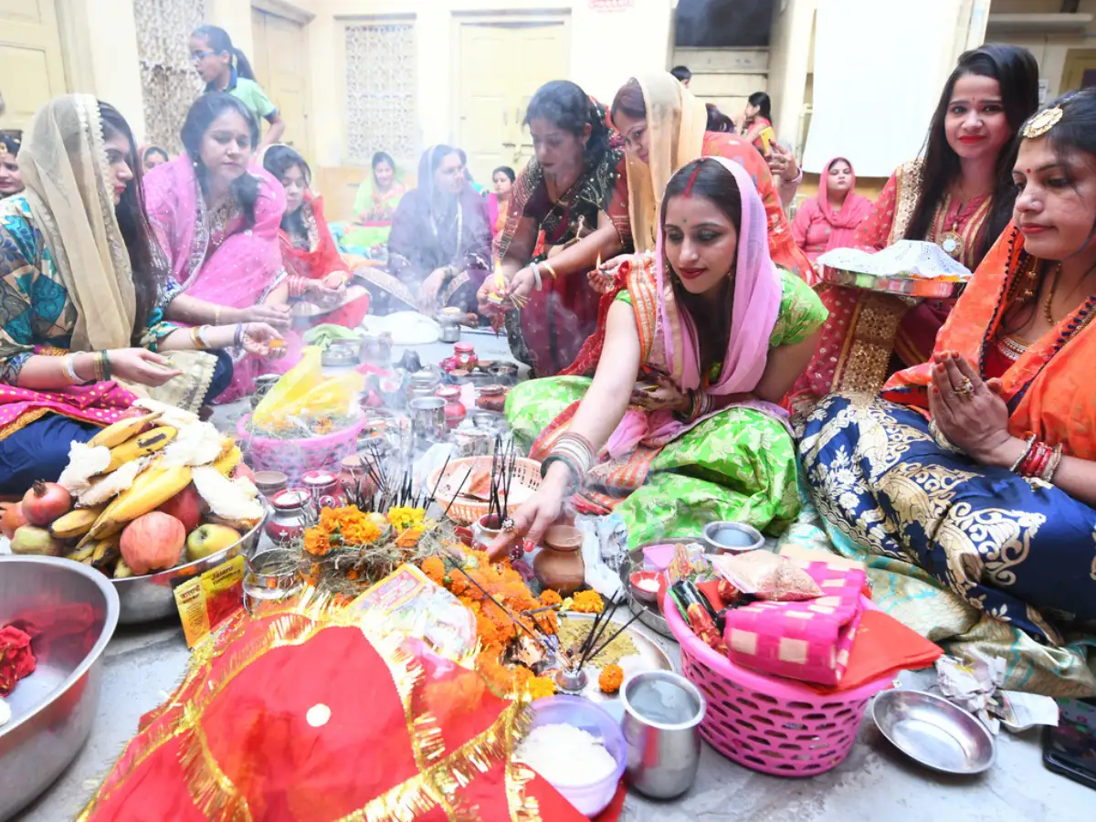 Karwa Chauth 2024 Images: Send your wife these stunning Karwa Chauth ...