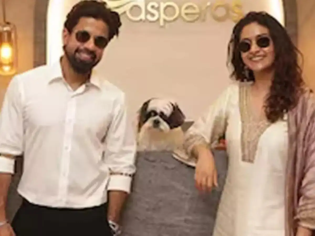 Rare photo of Keerthy Suresh with her husband-to-be Antony Thattil ...