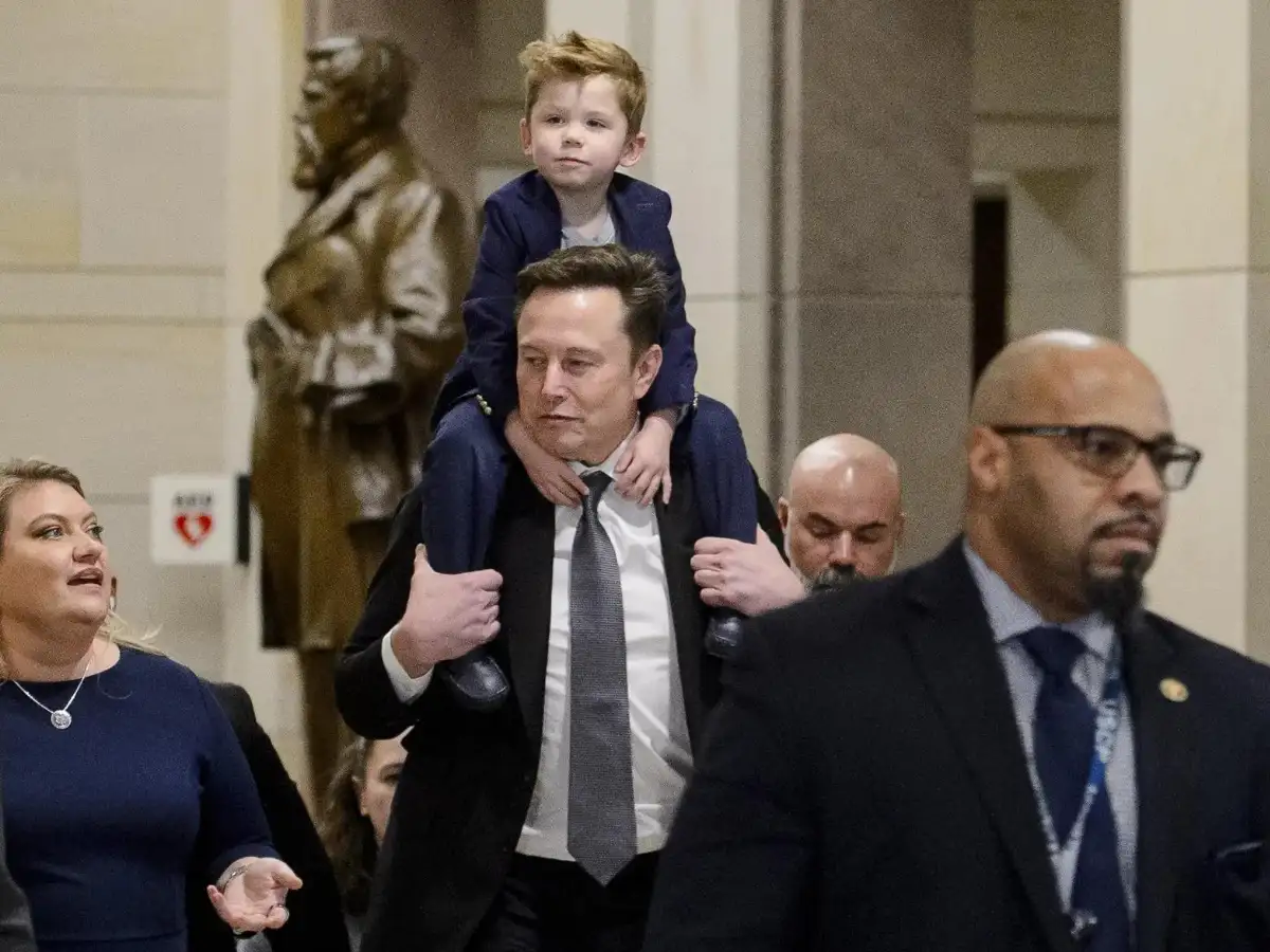 Elon Musk shows off fatherhood with son Lil X on his shoulders at ...