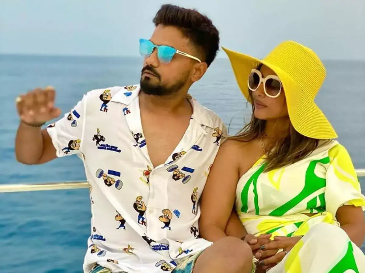 Hina Khan ties the knot with her longtime love. Who is Rocky Jaiswal ...