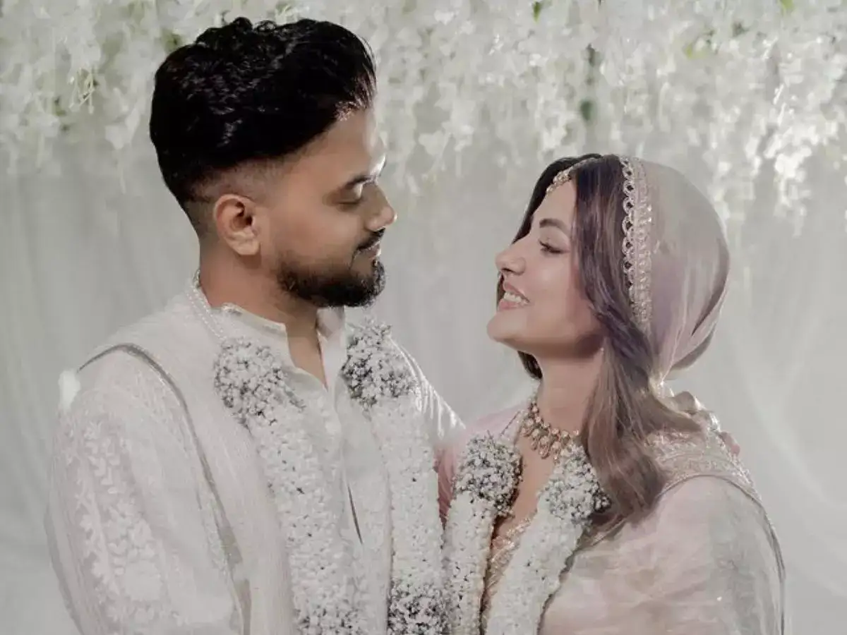 Hina Khan ties the knot with her longtime love. Who is Rocky Jaiswal? - The Economic Times