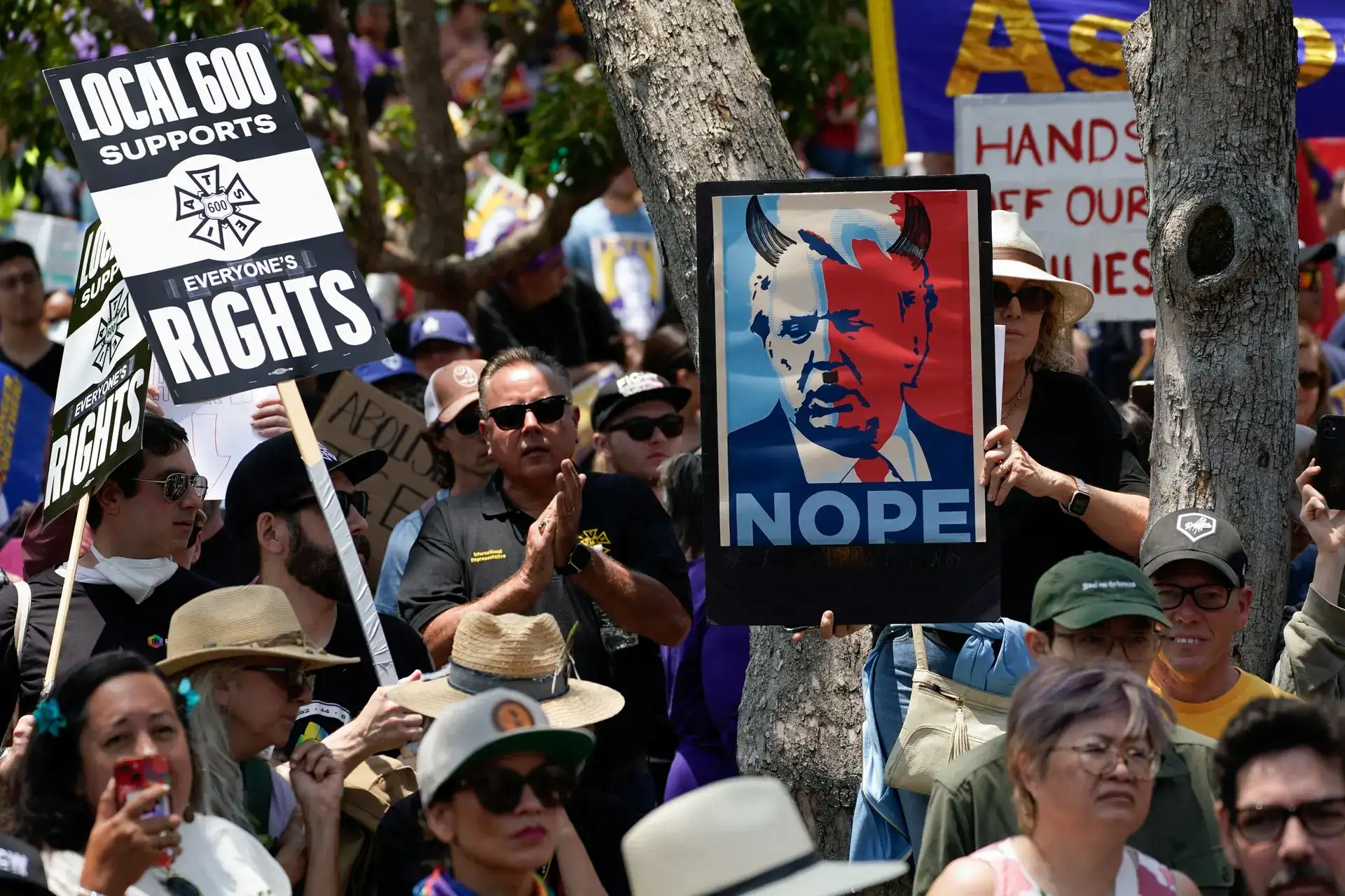Los Angeles protests escalate as demonstrators torch vehicles, block ...
