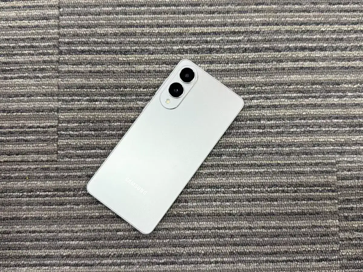 Samsung Galaxy S25 Edge review: Slim, stylish and smarter, but is it ...