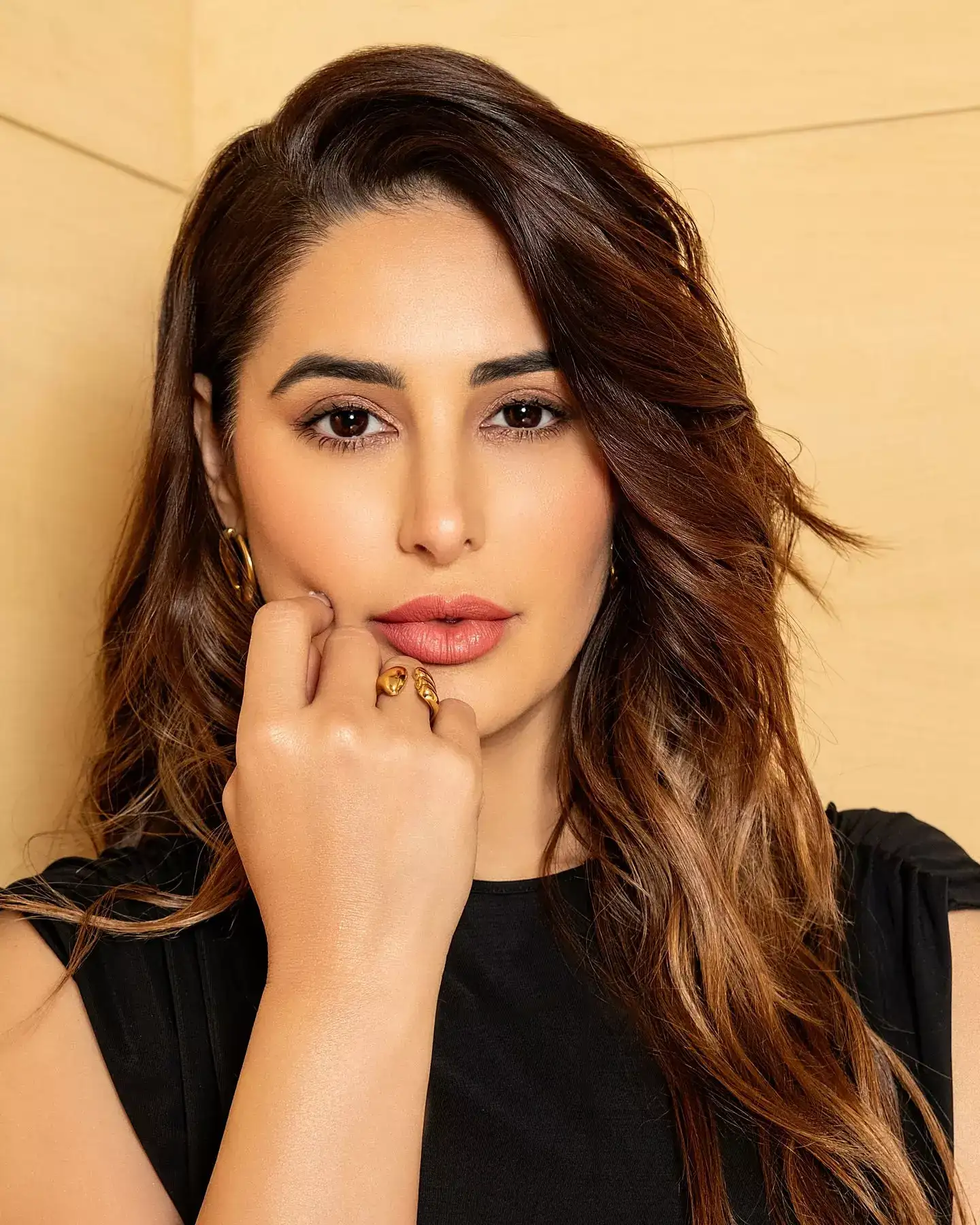 Nargis Fakhri says she got sculpted jawline and glowing face from this ...