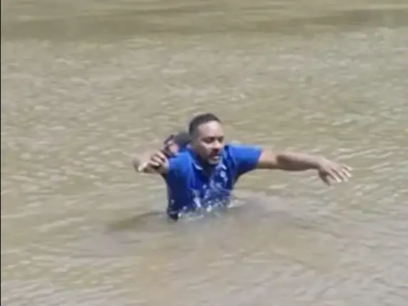 Chilling moment reporter unknowingly steps on missing girl’s body while ...