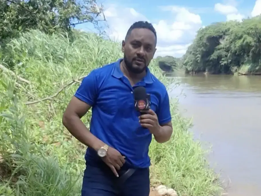 Chilling moment reporter unknowingly steps on missing girl’s body while ...