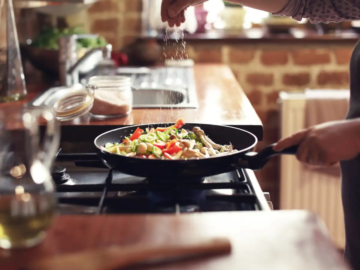 Raw vs cooked veggies: Which is better for your gut health and how to ...