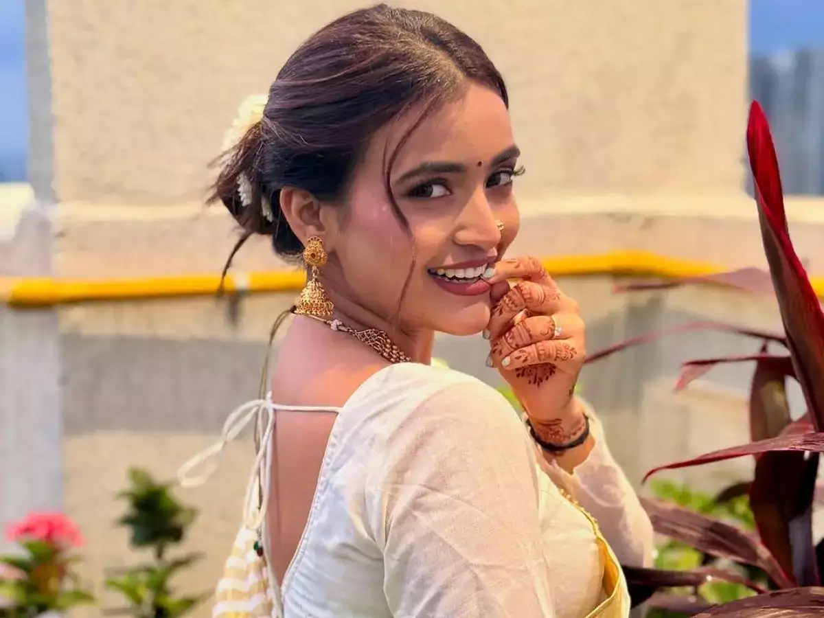 Cricketer Prithvi Shaw celebrates Ganesh Chaturthi with actress, shares ...