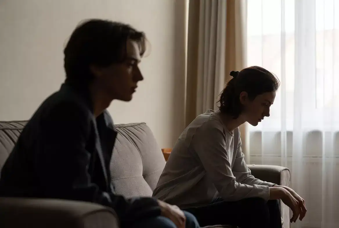 Why Emotional Distance Can Feel Like Control, According to Psychology ...