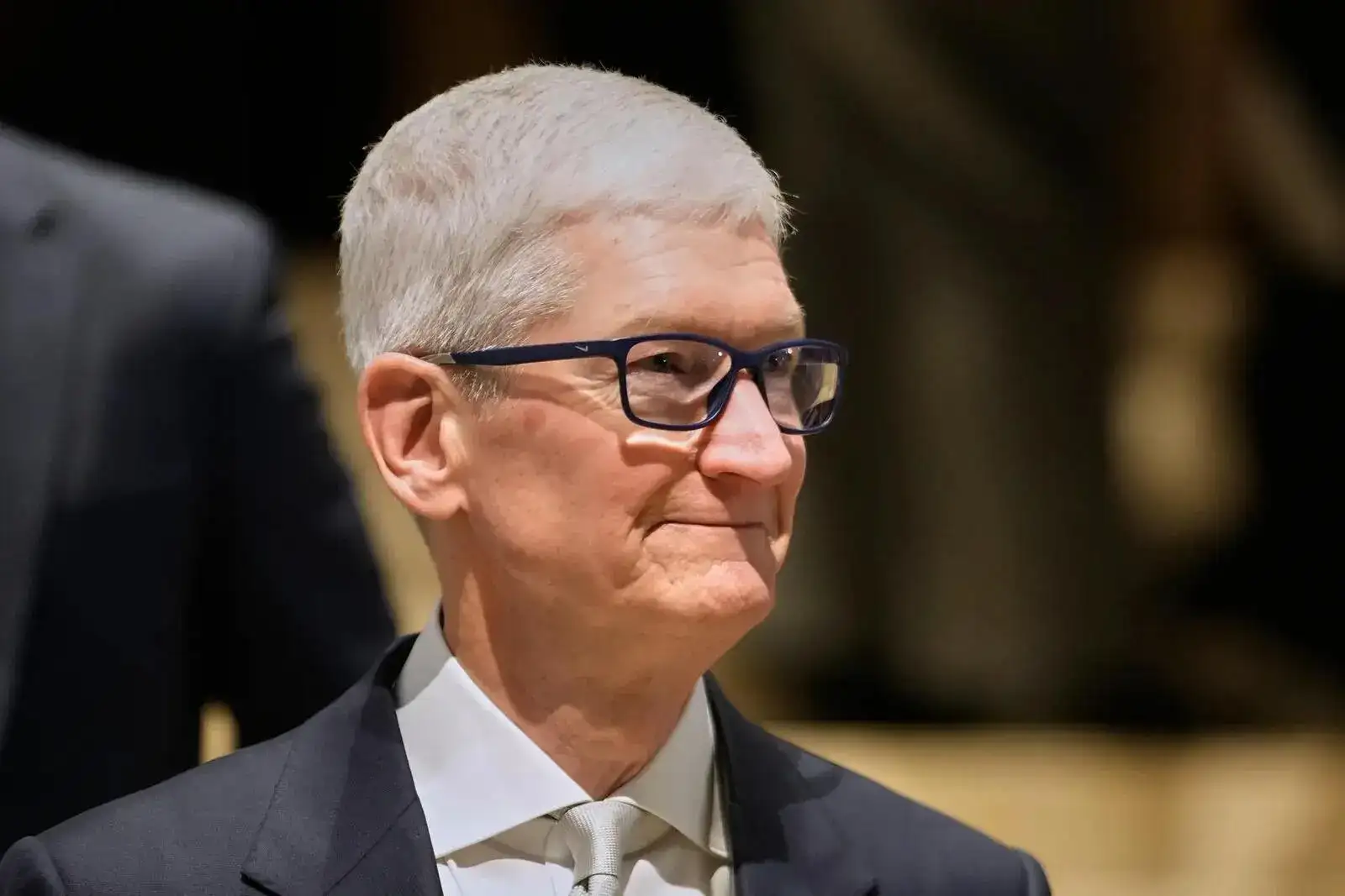 Apple CEO Tim Cook steps down; HCLTech Q4 report