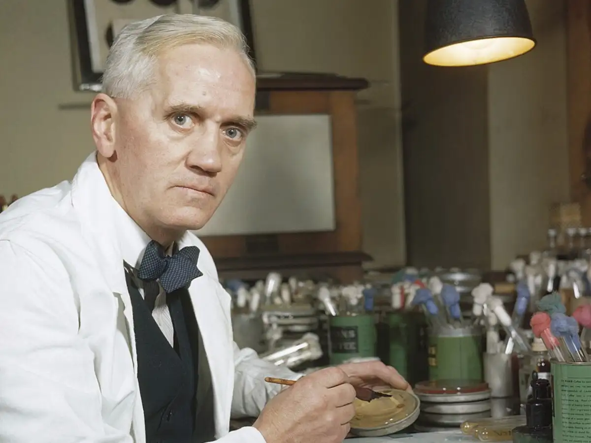 In 1928, Alexander Fleming Returned From Vacation: Found Mold in a ...