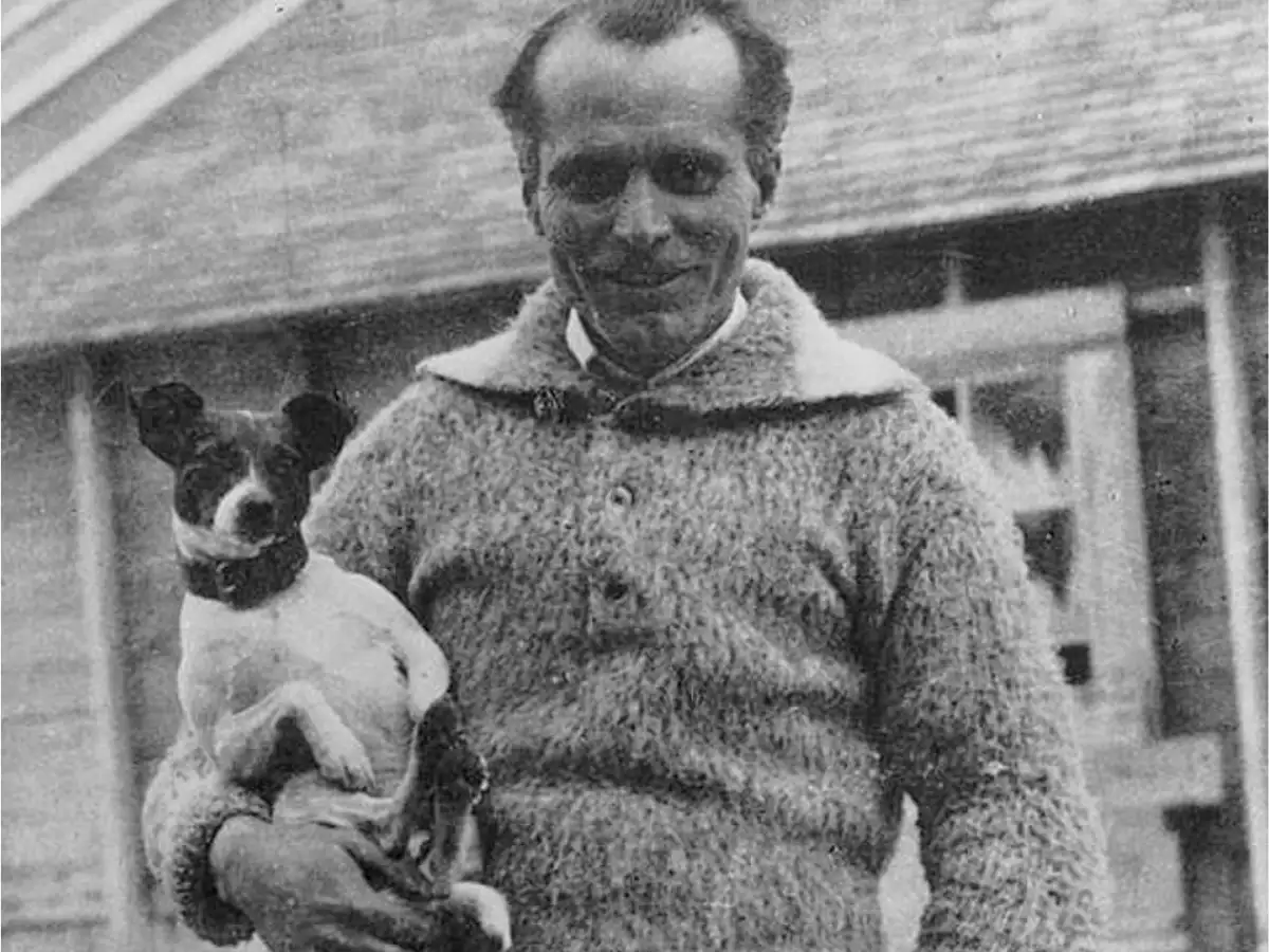 In 1926, Umberto Nobile flew to the North Pole with his beloved dog ...