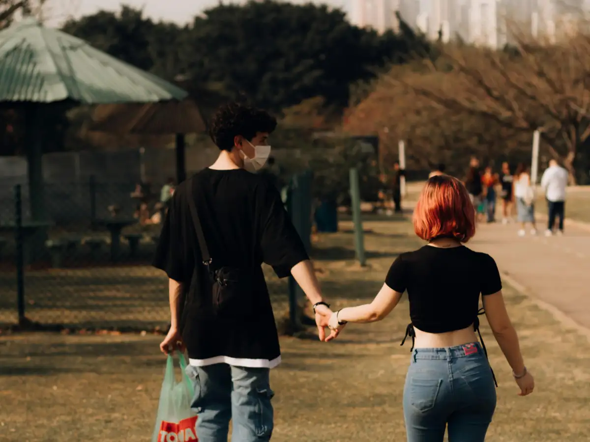 Therapists say people who love their partner but feel suffocated by ...
