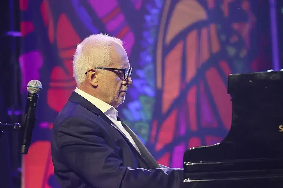 This Polish pianist turned a Nokia ringtone interruption into the most ...
