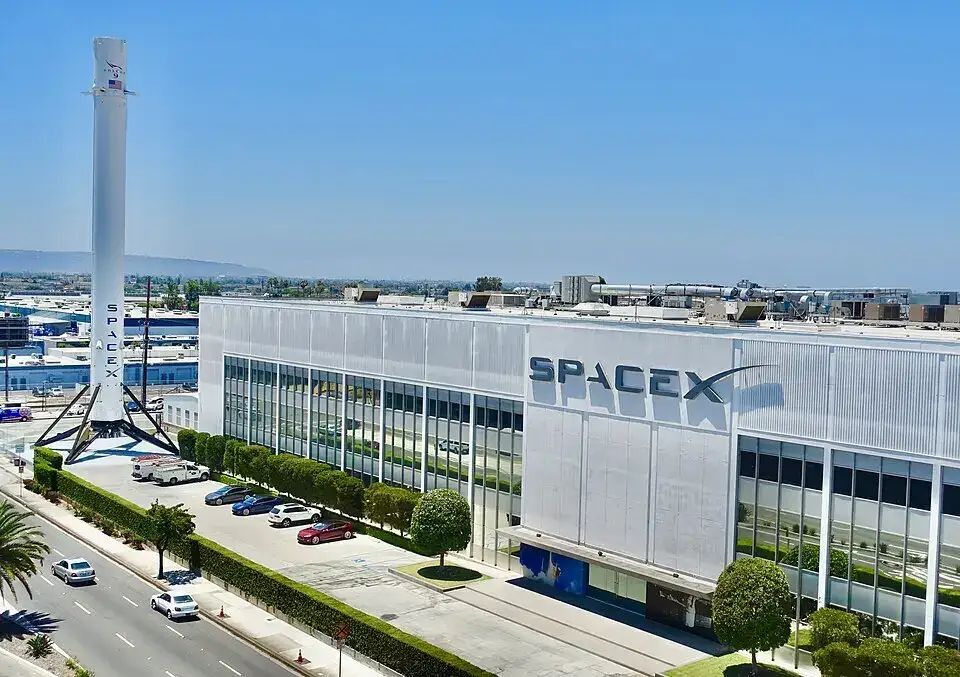 A mariner put 10% of her paycheck into SpaceX for 2 years, and as it ...