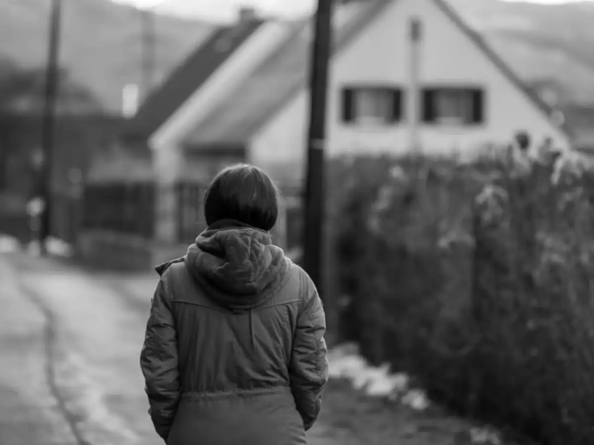 Psychology says people who grew up with no close family tend to develop ...