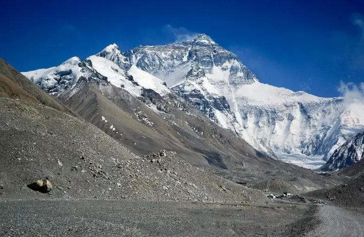 Lying frozen on Mount Everest for nearly 30 years, wearing 'Green Boots ...