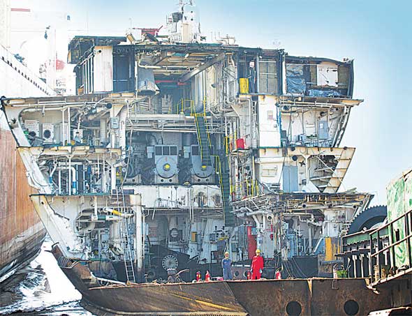 Alang Ship Recycling Yard turns into an unlikely shopping destination ...