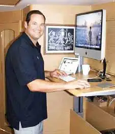 This CEO ran his business while sailing around the world for 3 years ...