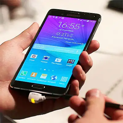Battle of the Behemoths: Galaxy Note 4 vs iPhone 6 Plus - The Economic ...