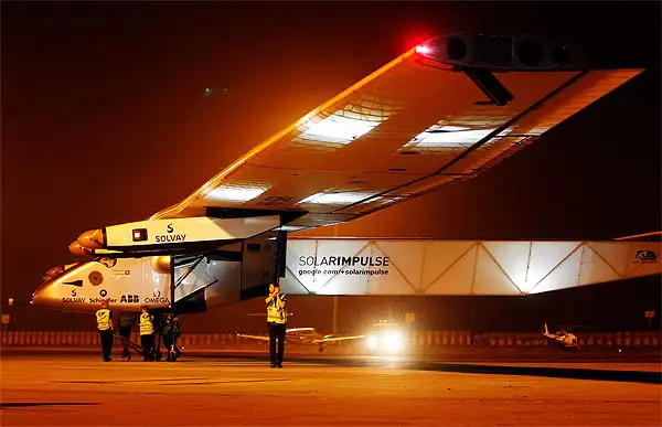 Discover the world of Solar Impulse 2 through the eyes of its pilots ...