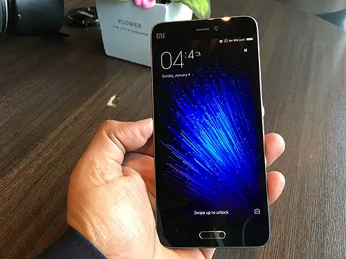 Xiaomi Mi5: First impression! - The Economic Times