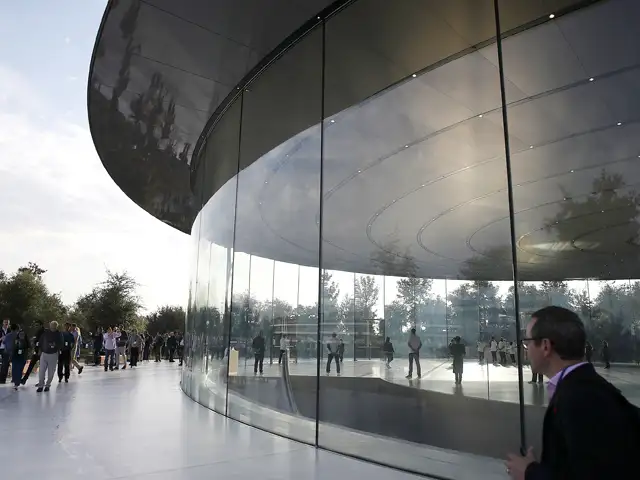 Steve Jobs: A walk in the 'Park'! Apple's sprawling new spaceship ...