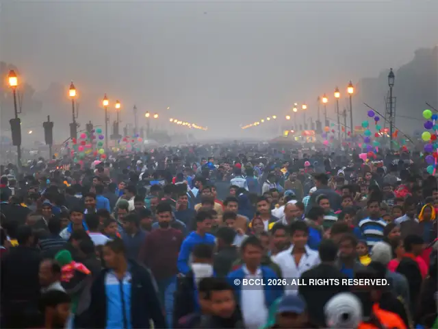 india gate: 'Unprecedented' number of New Year revellers shut down ...