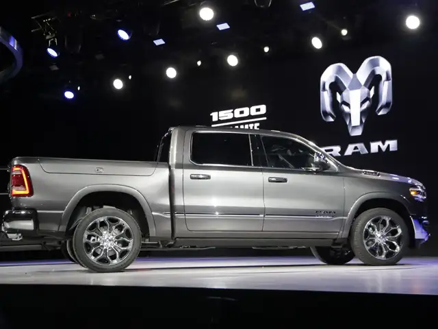 Detroit Auto Show: Fiat Chrysler battles premium cars with luxury pick ...