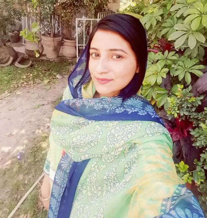 first sikh news anchor in pakistan: Meet Harmeet Singh, the first Sikh ...