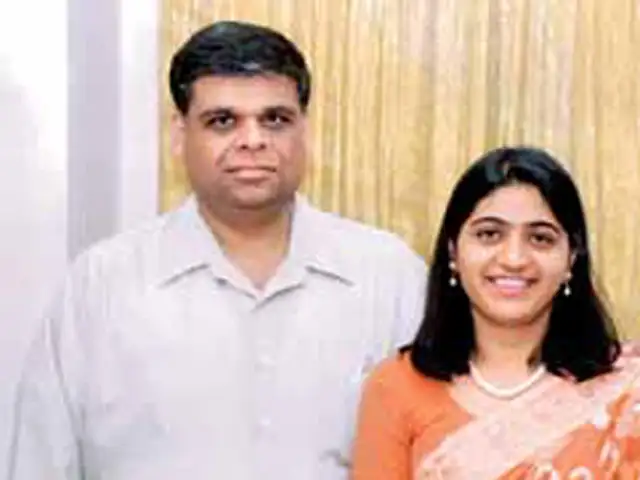 AM Naik: AM Naik - who owns 6 shirts & 3 suits - plans to give away all ...