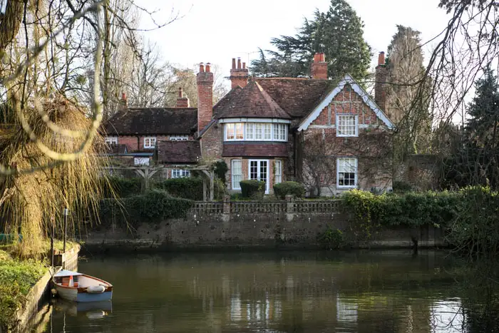 George Michael home: Couple buys George Michael's Oxfordshire home for ...