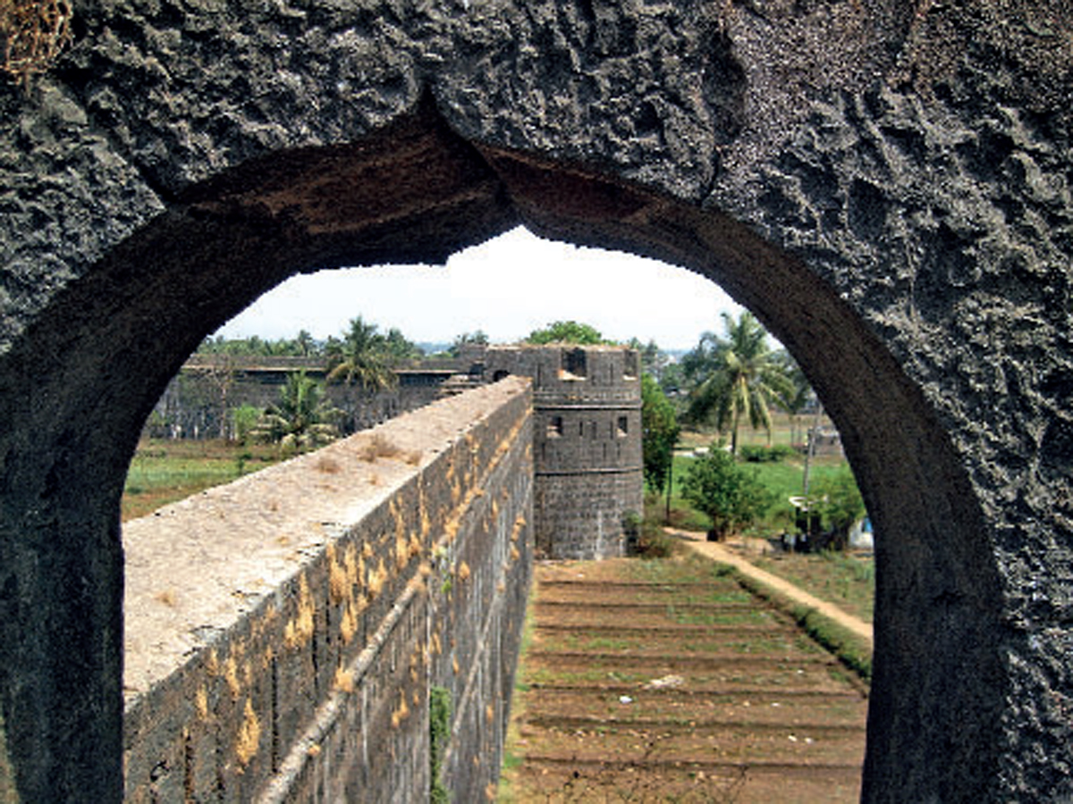 Guardians of Mumbai: Khanderi-Underi and Arnala - The Economic Times