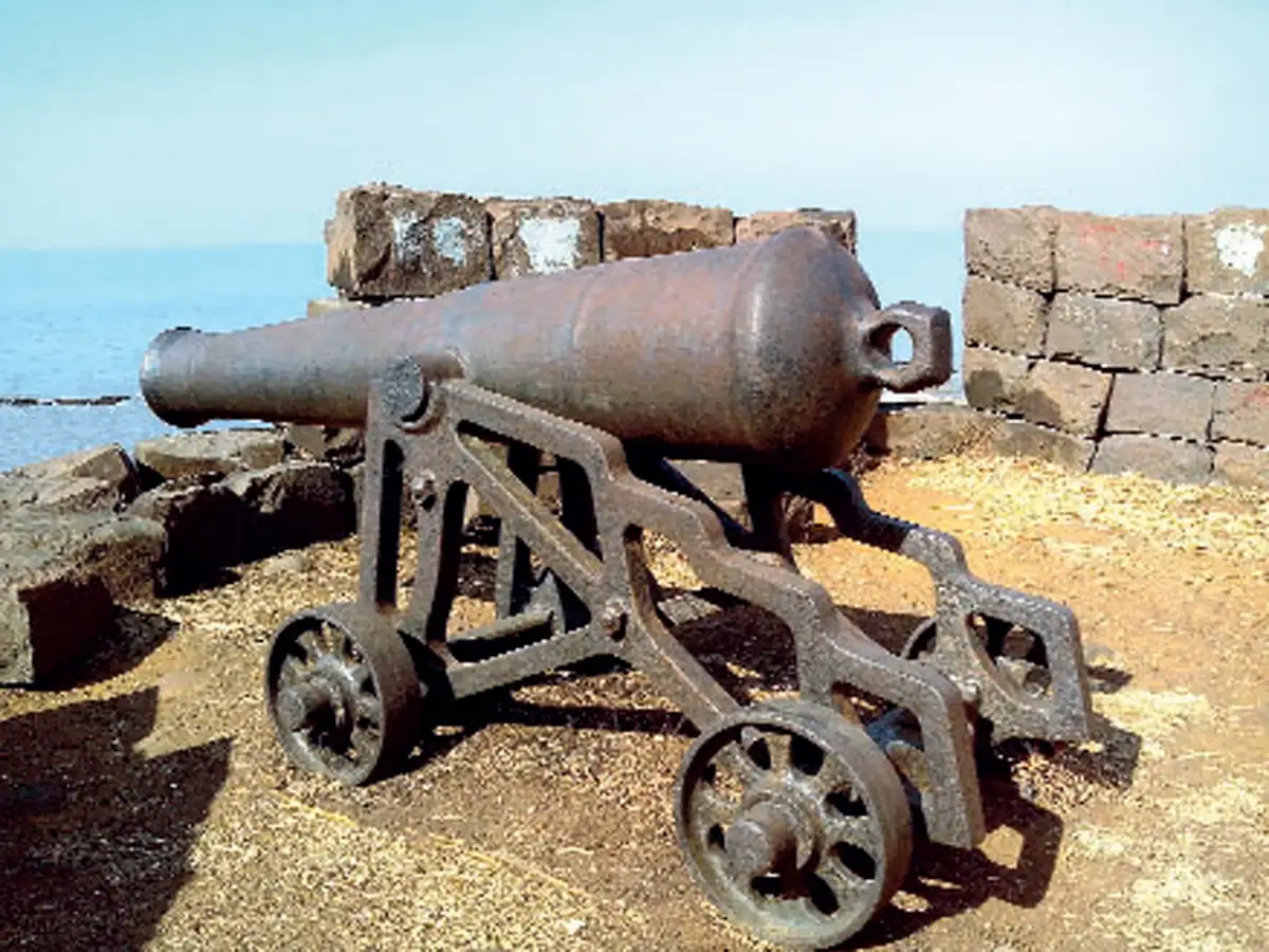 Guardians of Mumbai: Khanderi-Underi and Arnala - The Economic Times