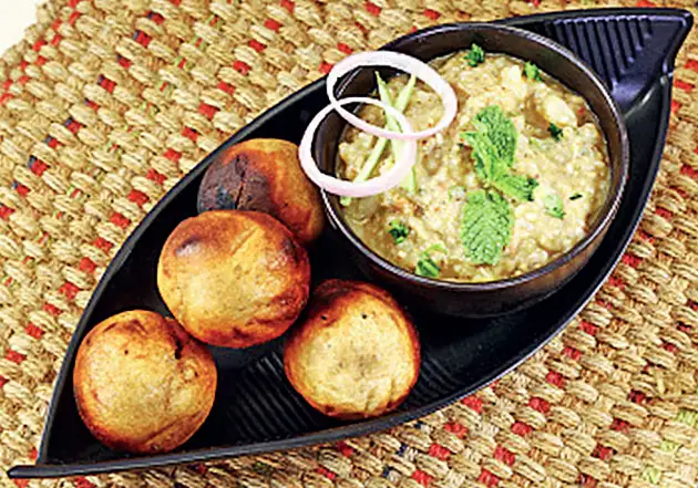 The art of making roti: Indian bread has many forms - Baqarkhani, baati ...