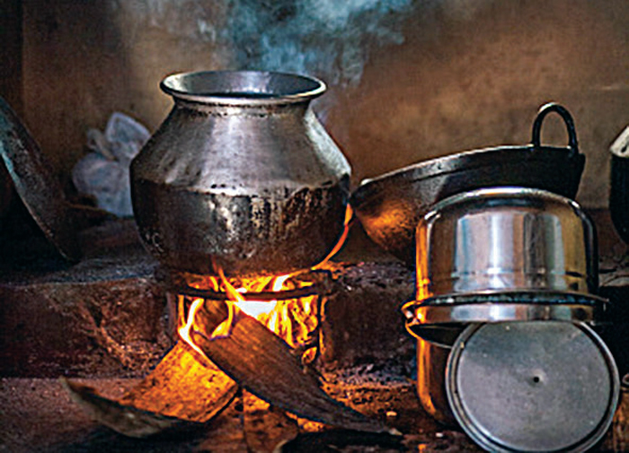 pakkad: The curious grip of pakkad: How tongs can be a boon for non ...